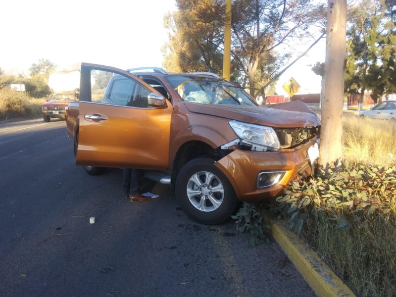 Se atiende reporte de choque contra objeto fijo – El Circo